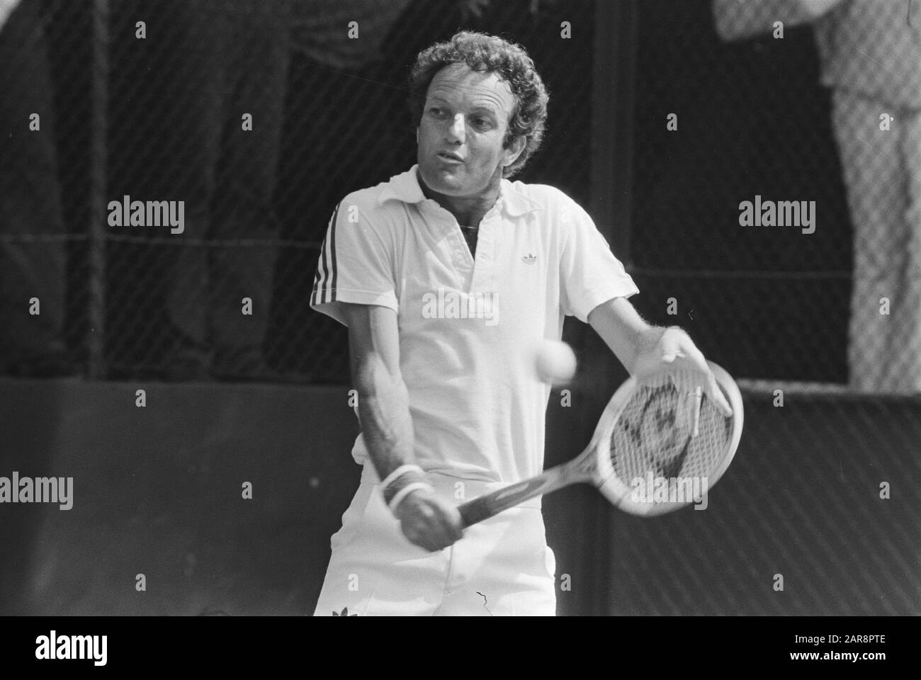 Tennis The Milky House; Tom Okker in action against Mottram Date: 27 July 1978 Keywords: TENNIS ...