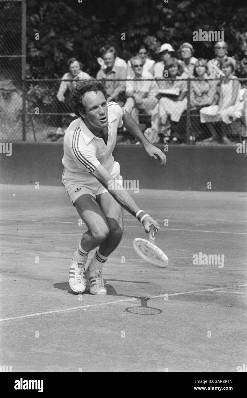 Tennis The Milky House; Tom Okker in action against Mottram Date: 27 ...
