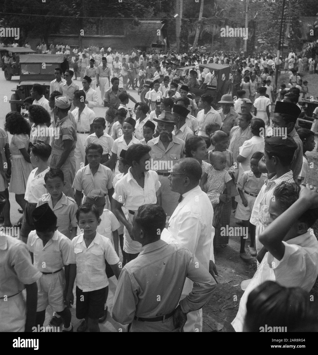 Dutch national dress hi-res stock photography and images - Alamy