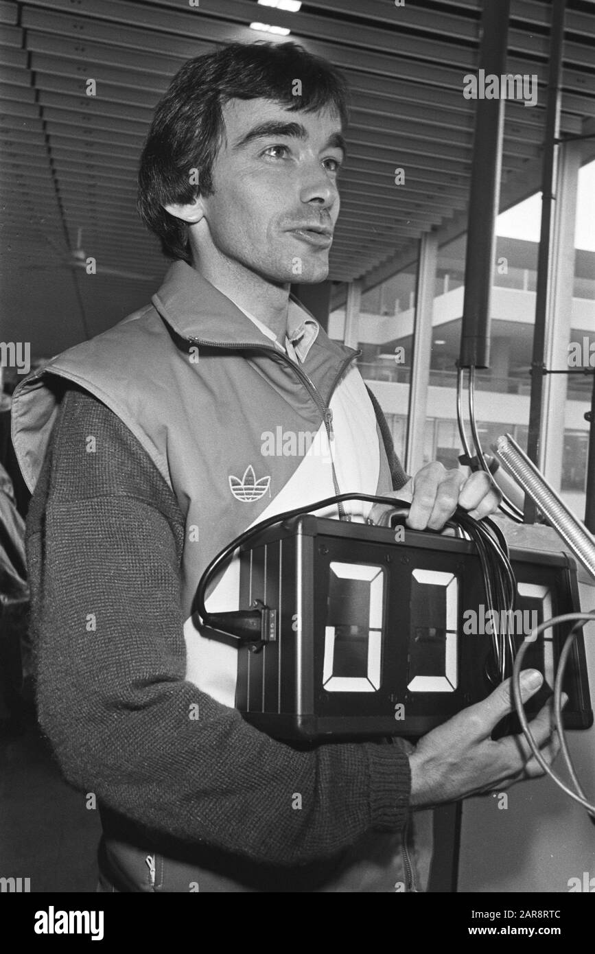 Return Olympic team from Sarajevo at Schiphol; coach Henk Boer at ...