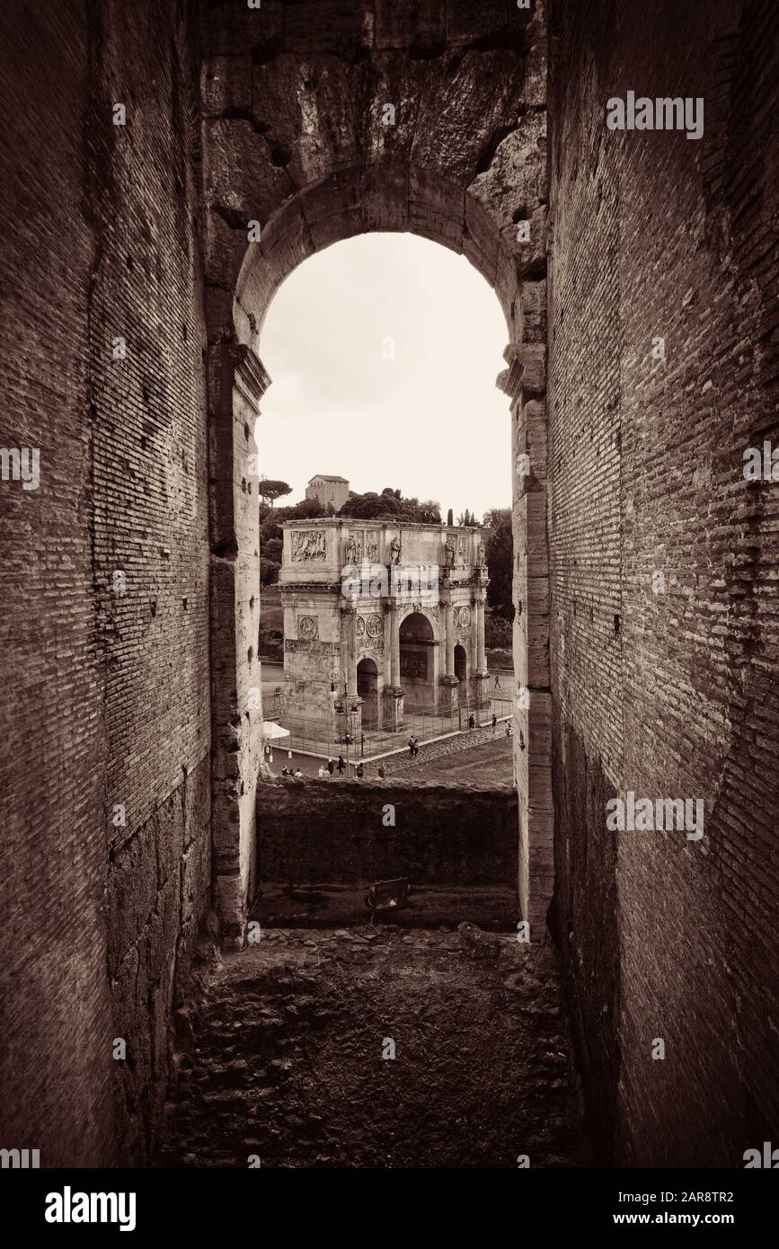 Archway in colosseum arch of constantine hi-res stock photography and ...