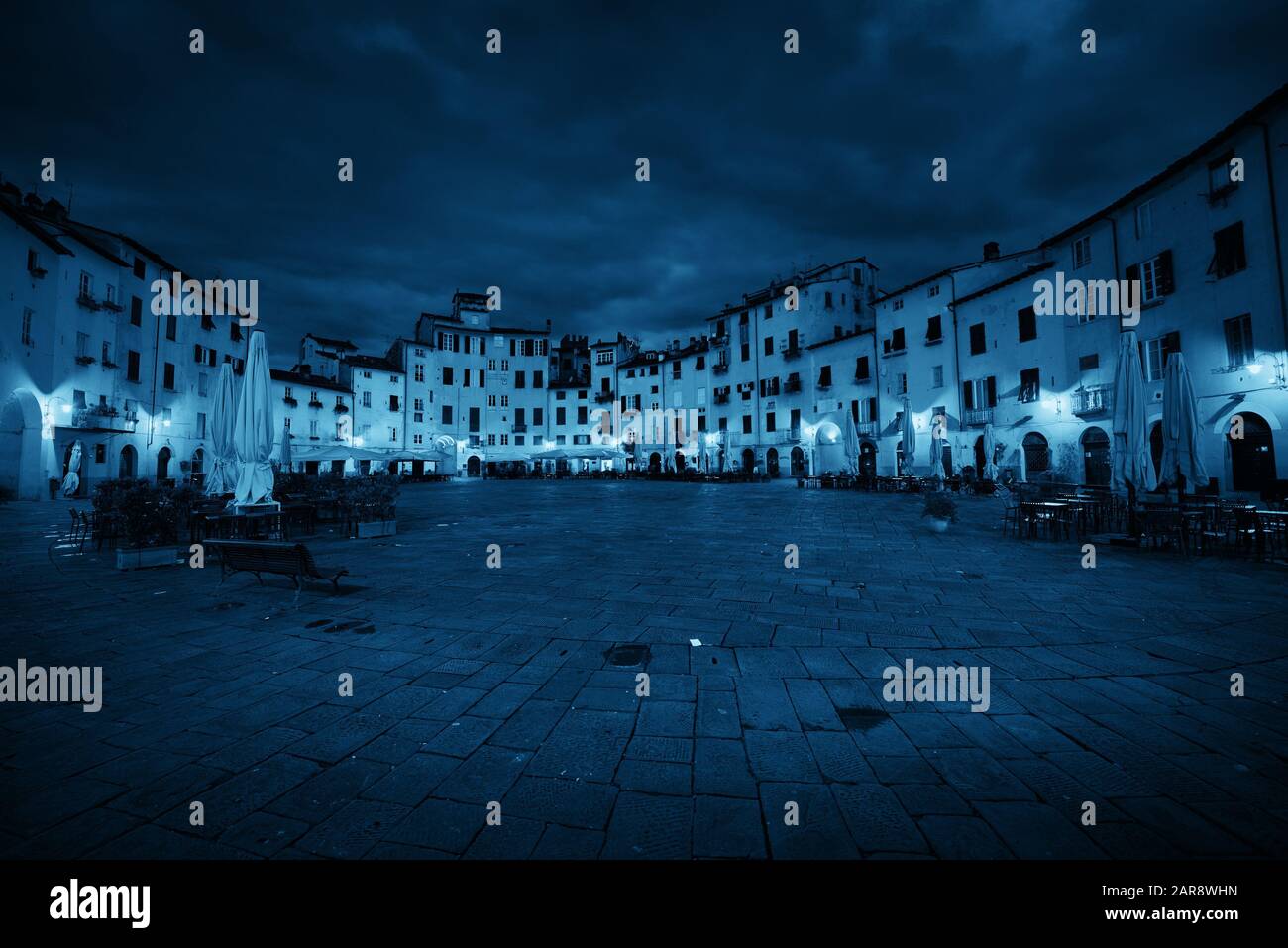 Lucca city night view hi-res stock photography and images - Alamy