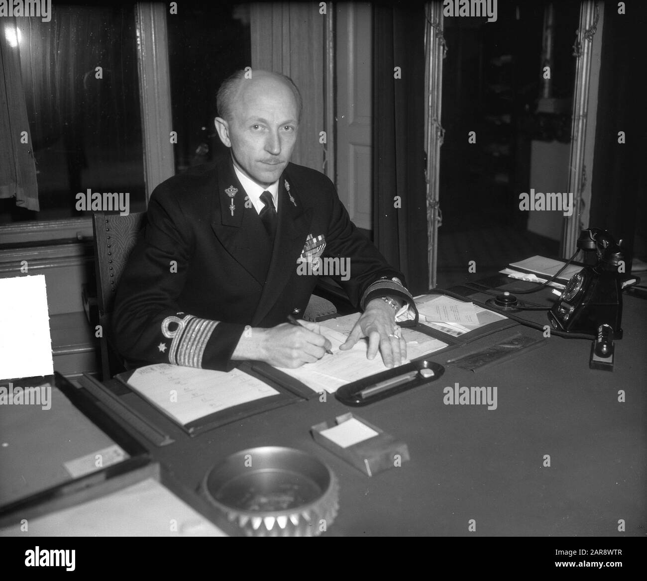 Schout-bij-nacht kite H. (Heije) Schaper Date: April 12, 1951 Keywords ...