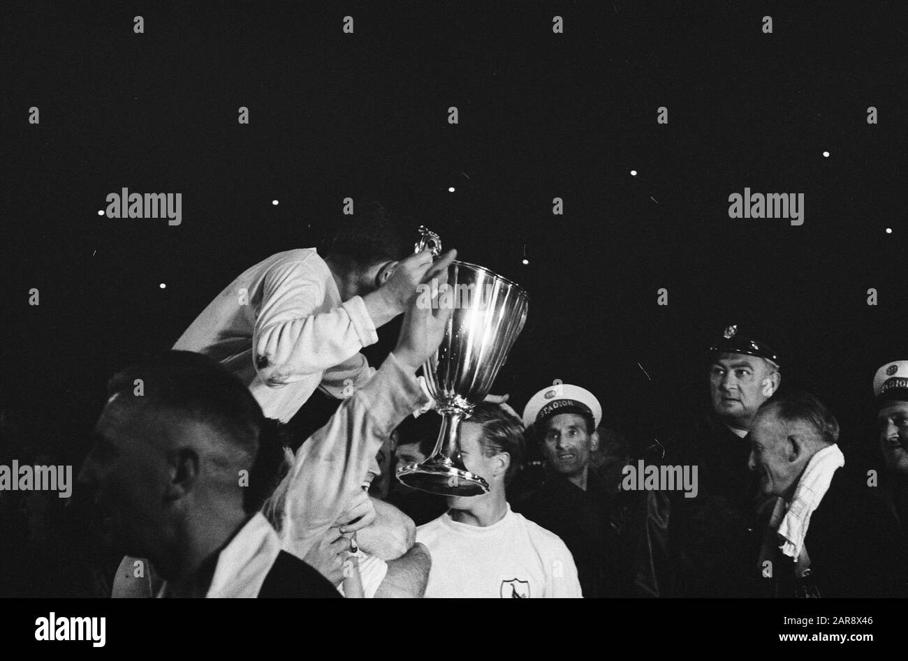 Tottenham hotspur's 1963 madrid hi-res stock photography and images - Alamy