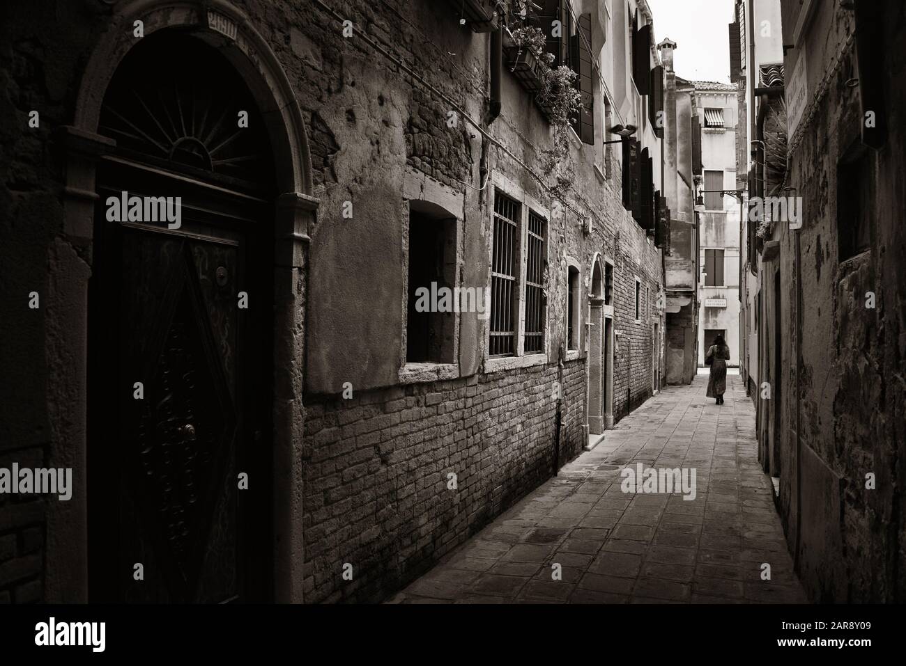 Alley view with historical buildings in Venice, Italy Stock Photo - Alamy