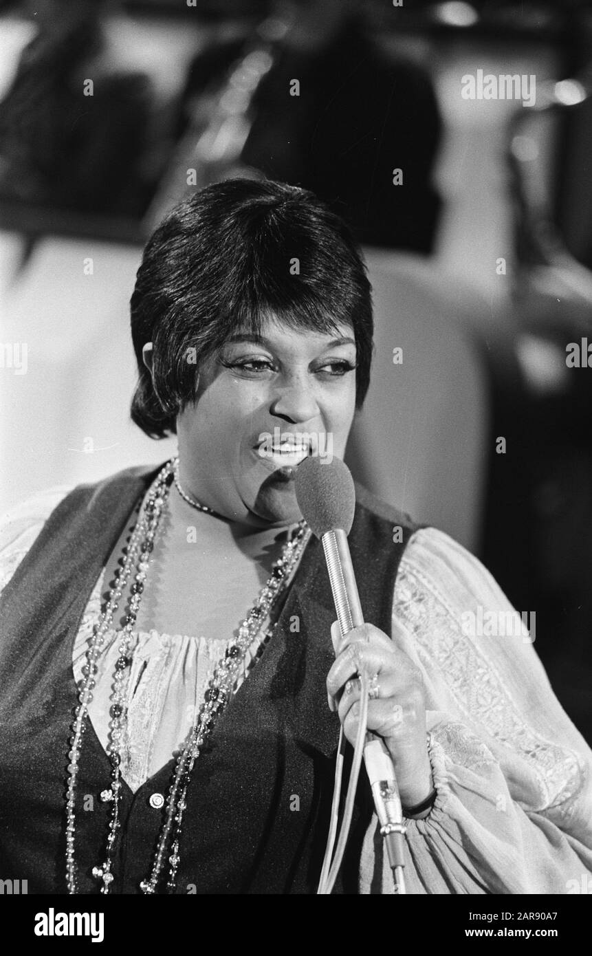 TV program Music All Inn; singer Virginia Vee in action Date: 19 March ...