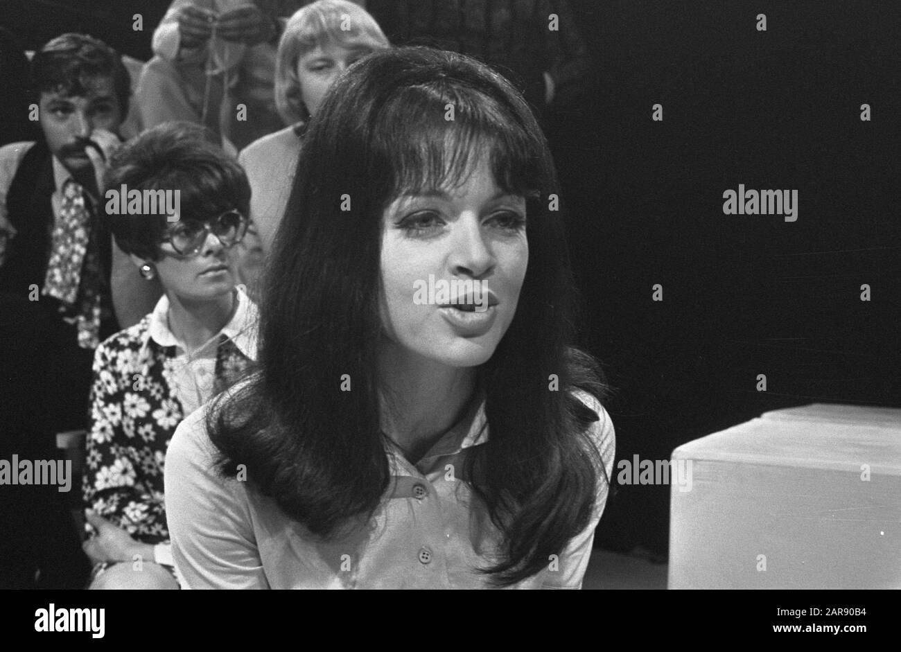 VARA TV programs TV program '... dot, dot, dot...'. Presenter Sonja ...