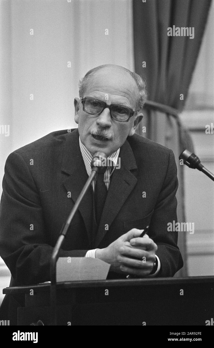 Van doorn speaking hi-res stock photography and images - Alamy