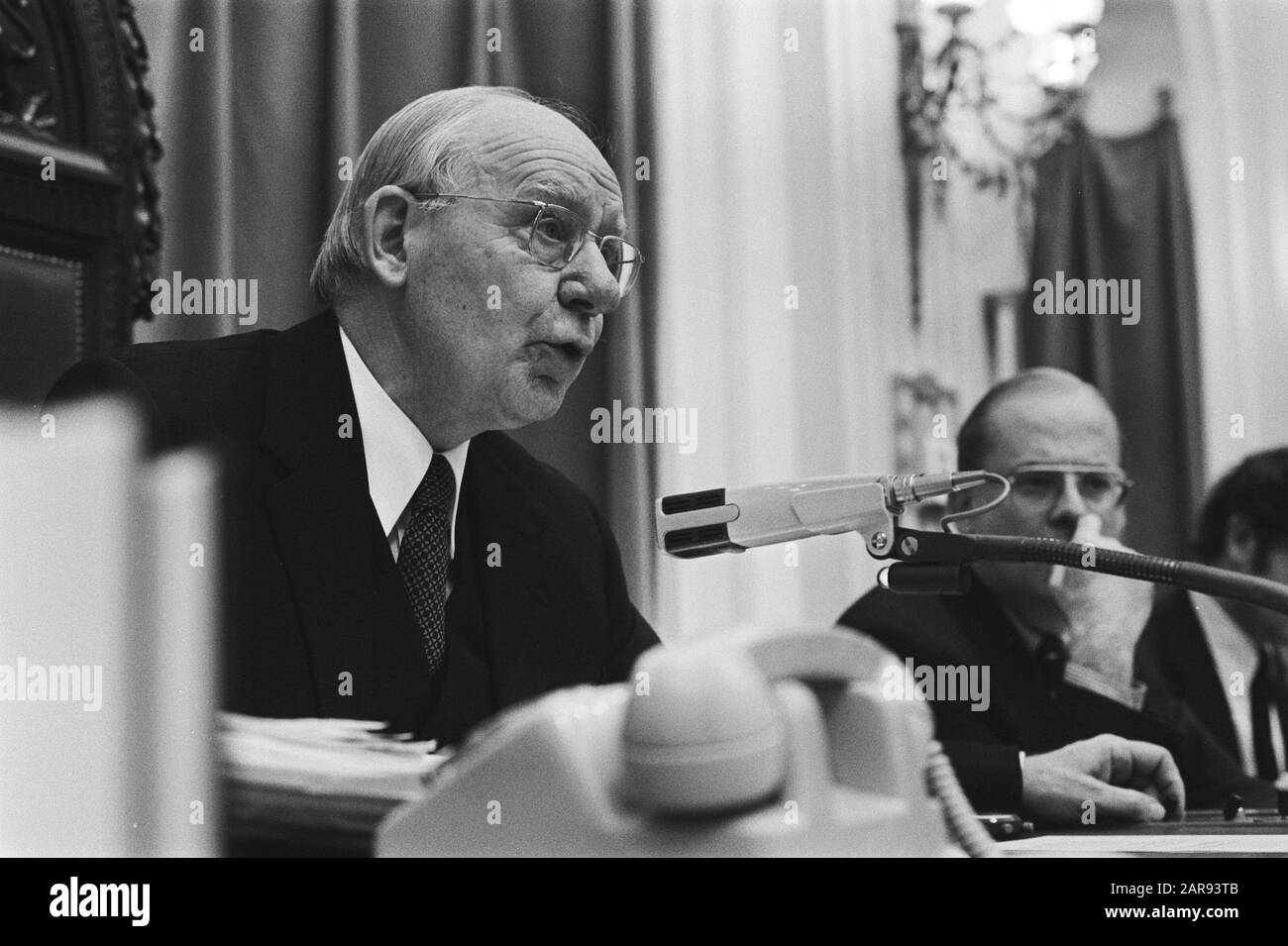 22 february 1977 Black and White Stock Photos & Images - Alamy