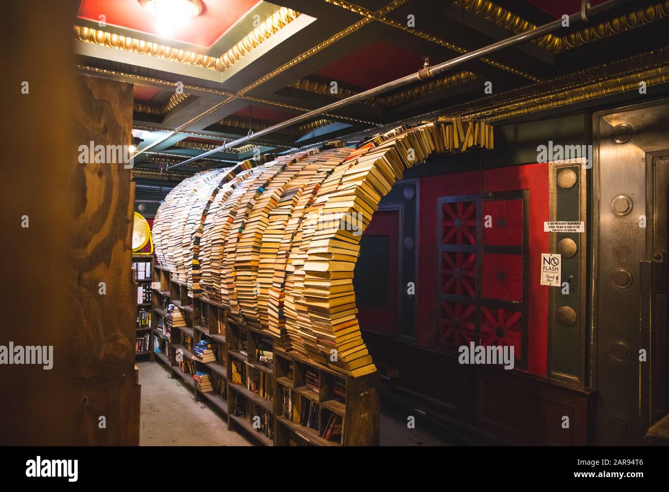 Book stack sculpture hi-res stock photography and images - Alamy