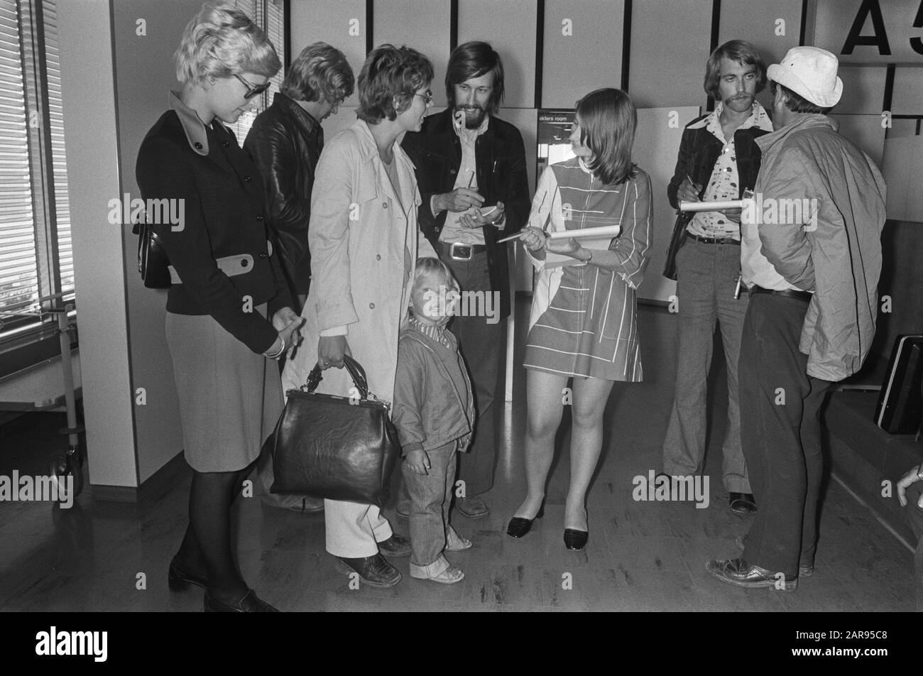 Family holidaymakers Black and White Stock Photos & Images - Alamy