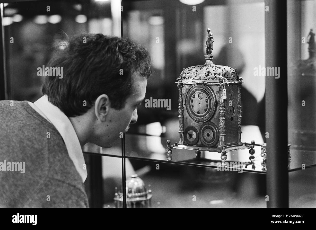 Auction largest collection of antique clocks, watches and clocks on 02 ...