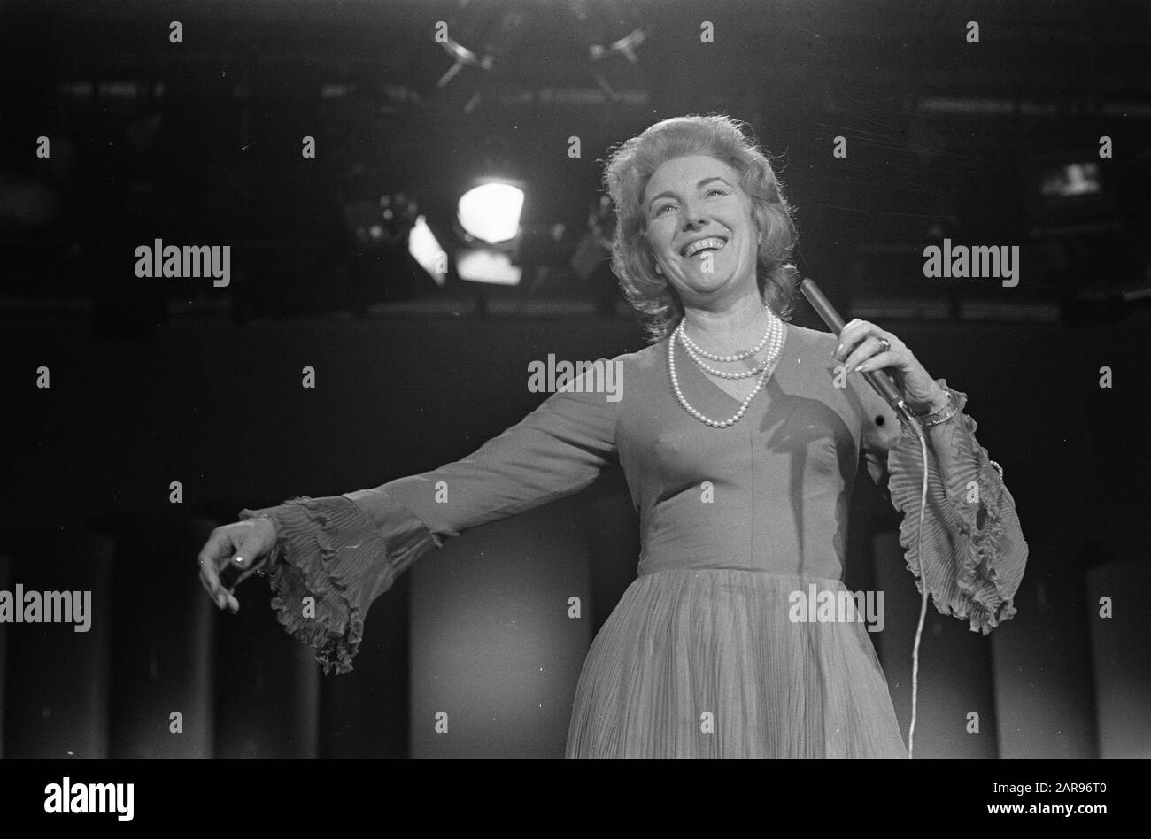 Vera lynn hi-res stock photography and images - Alamy