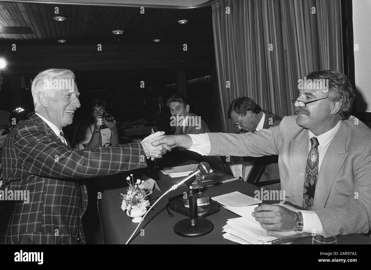 Meeting section paid football KNVB on redivision competition; chairman ...