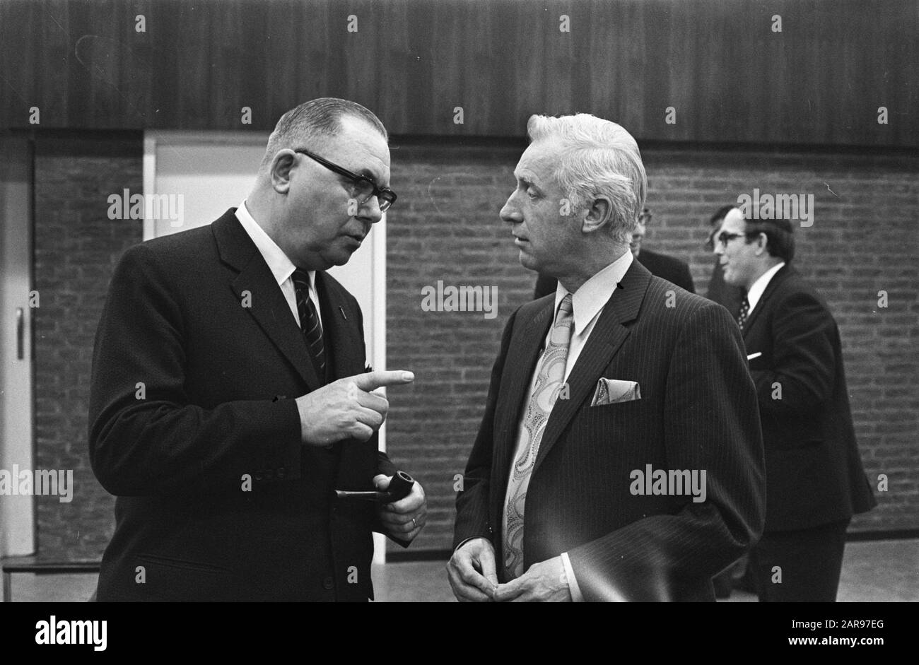 Left de stoop hi-res stock photography and images - Alamy