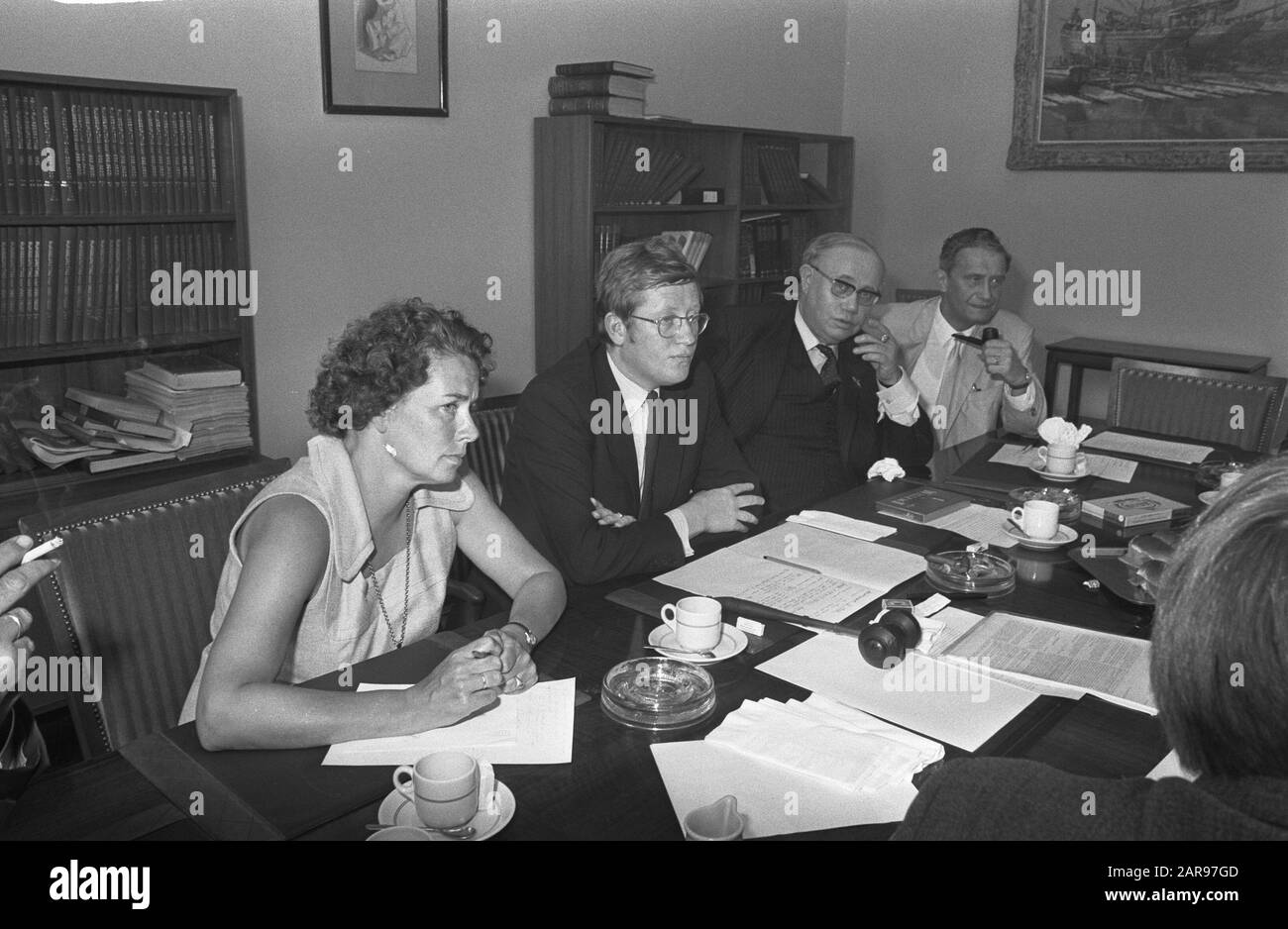 Resignation ds70 ministers hi-res stock photography and images - Alamy