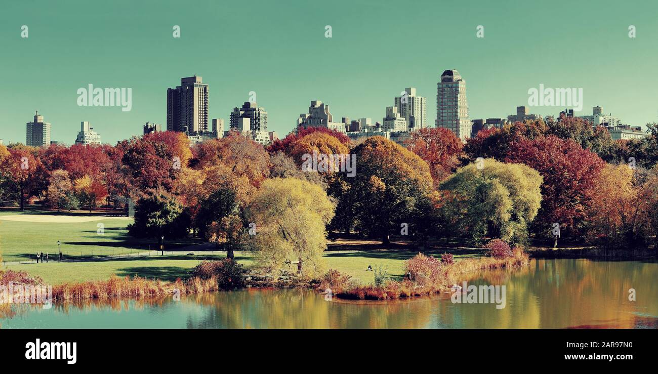 Central Park Autumn and midtown skyline over lake in Manhattan New York ...