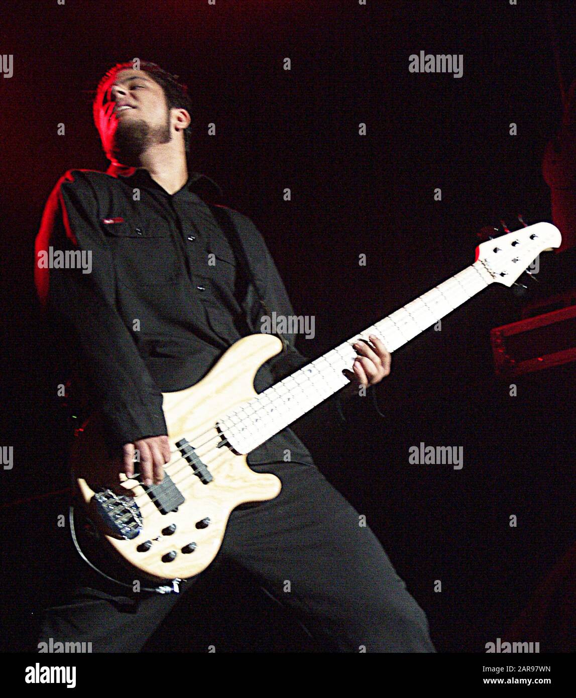 Papa roach 2002 hi-res stock photography and images - Alamy