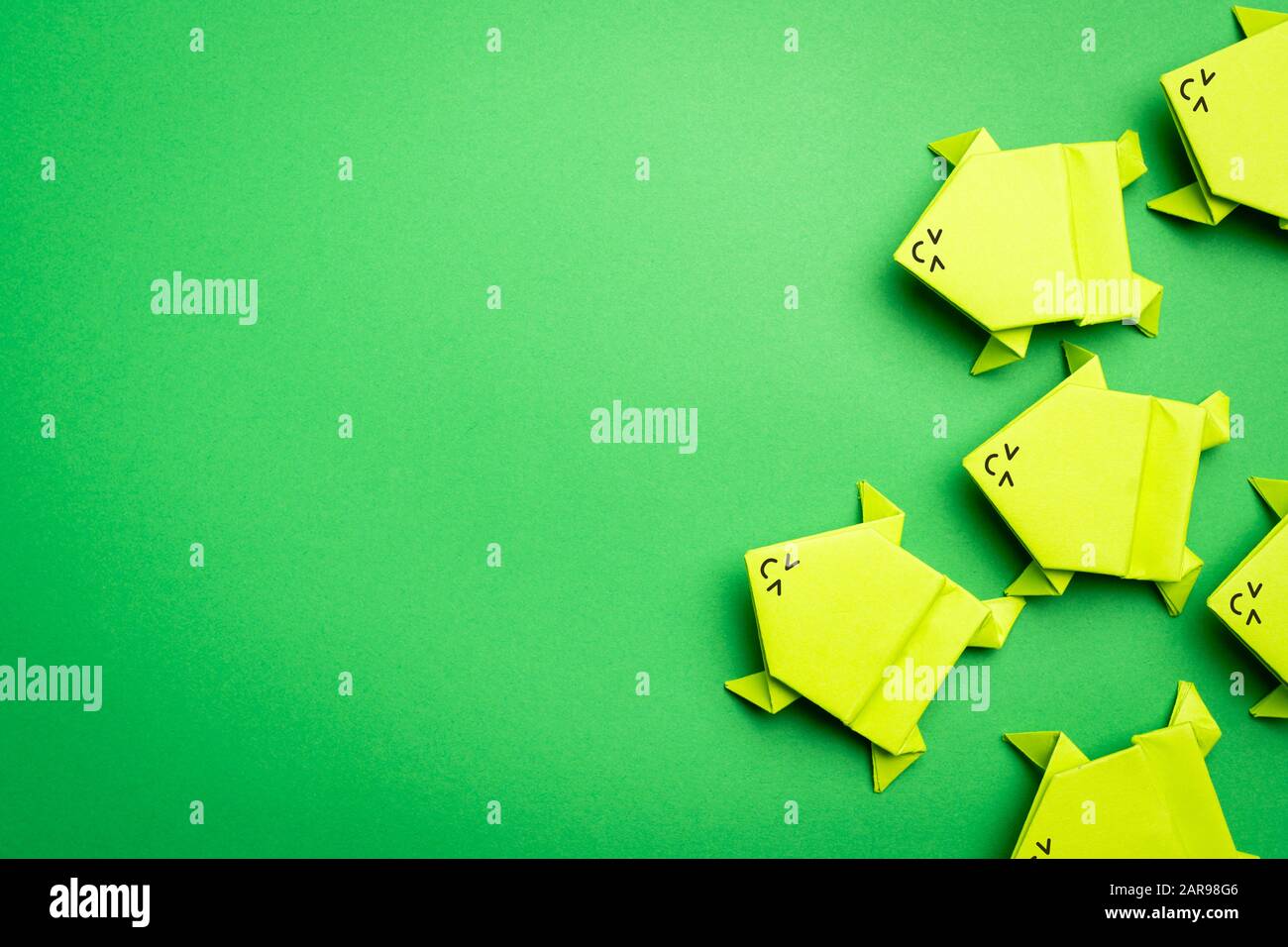 Green origami paper hi-res stock photography and images - Alamy