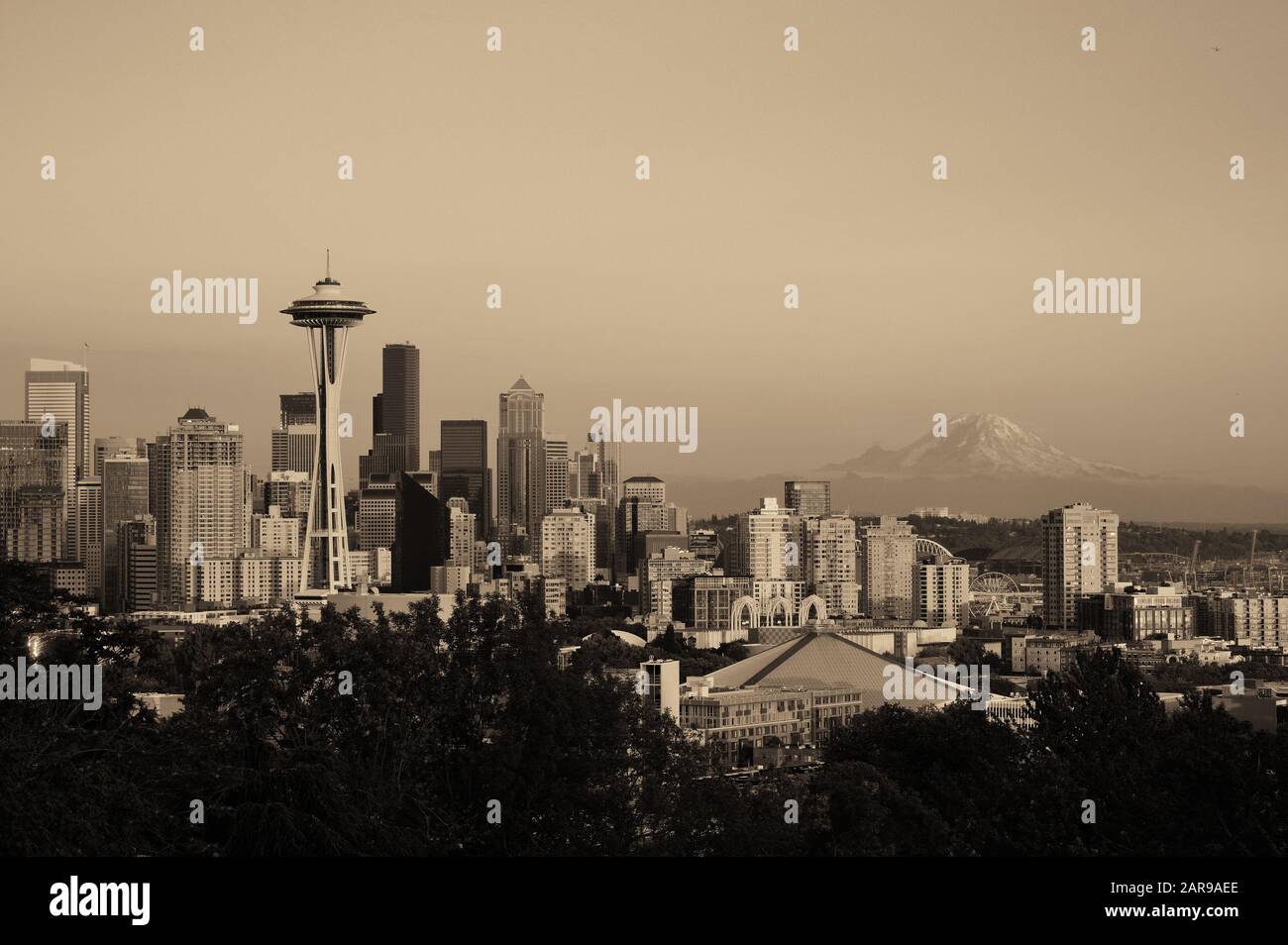 Seattle city skyline with Mt Rainier at sunset with urban office ...