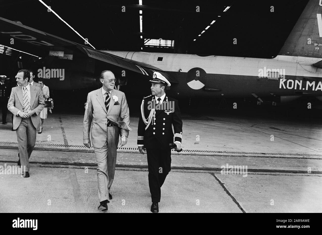 Aircraft squadron 320 v d marine hi-res stock photography and images ...