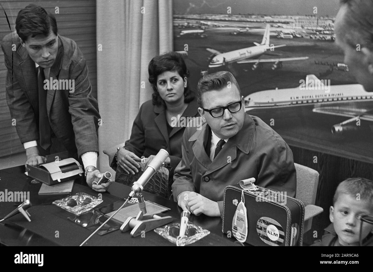 One passenger plane Black and White Stock Photos & Images - Alamy