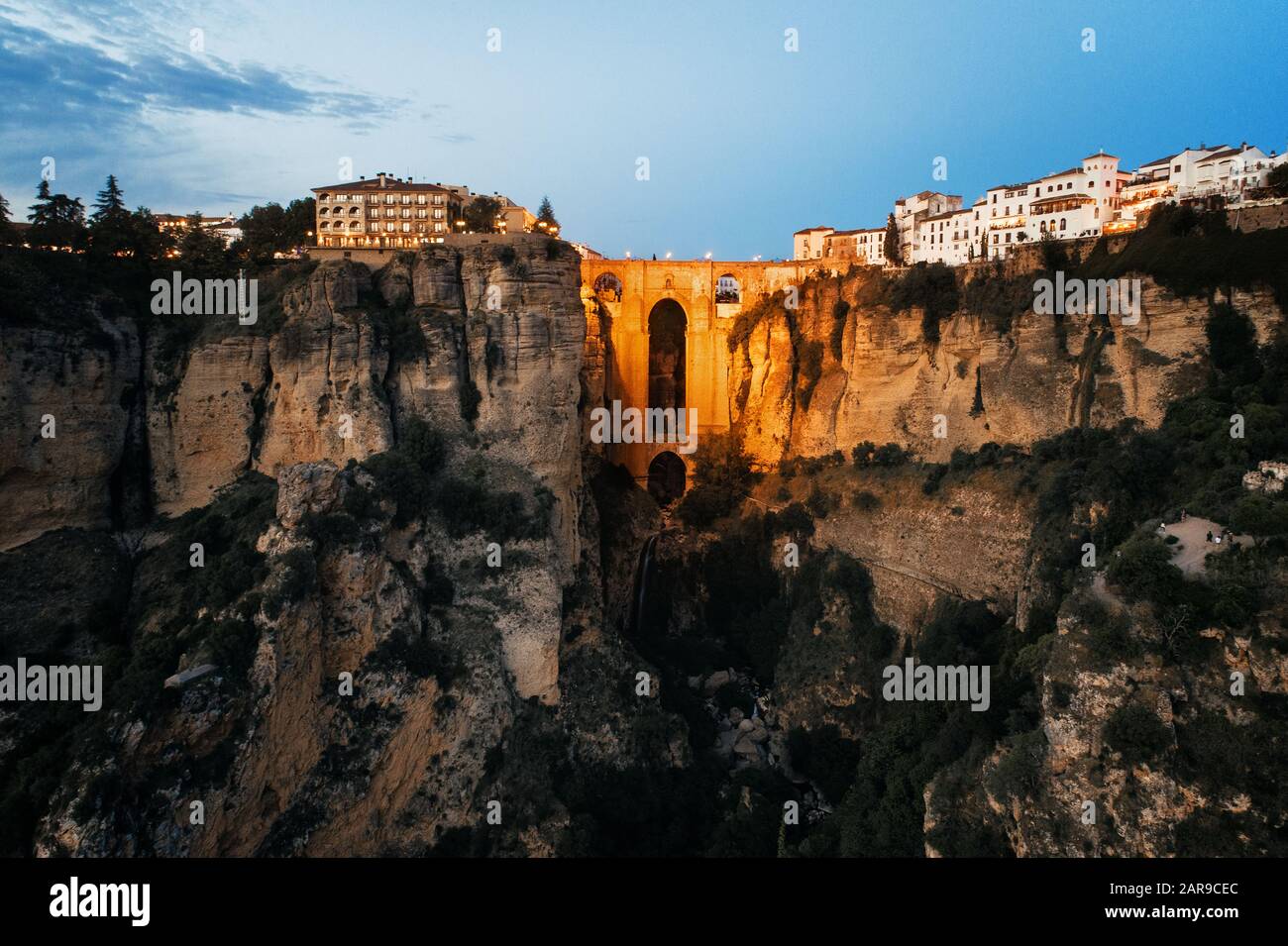 El puente nuevo night hi-res stock photography and images - Alamy