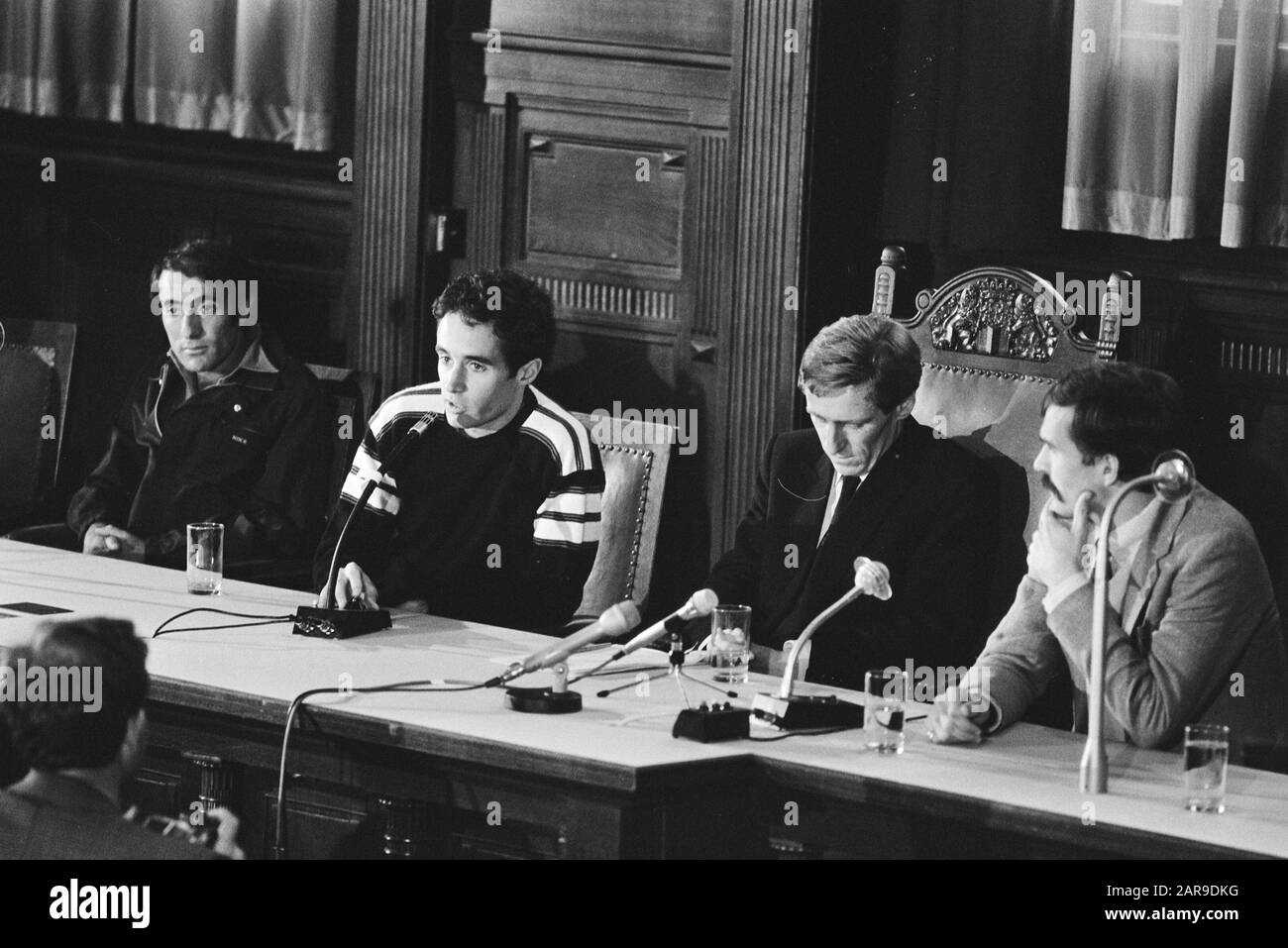 Robert de castella Black and White Stock Photos & Images - Alamy