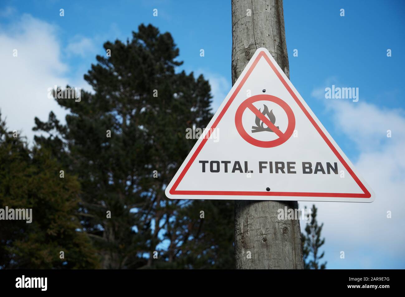 Fire warning sign australia hi-res stock photography and images - Alamy