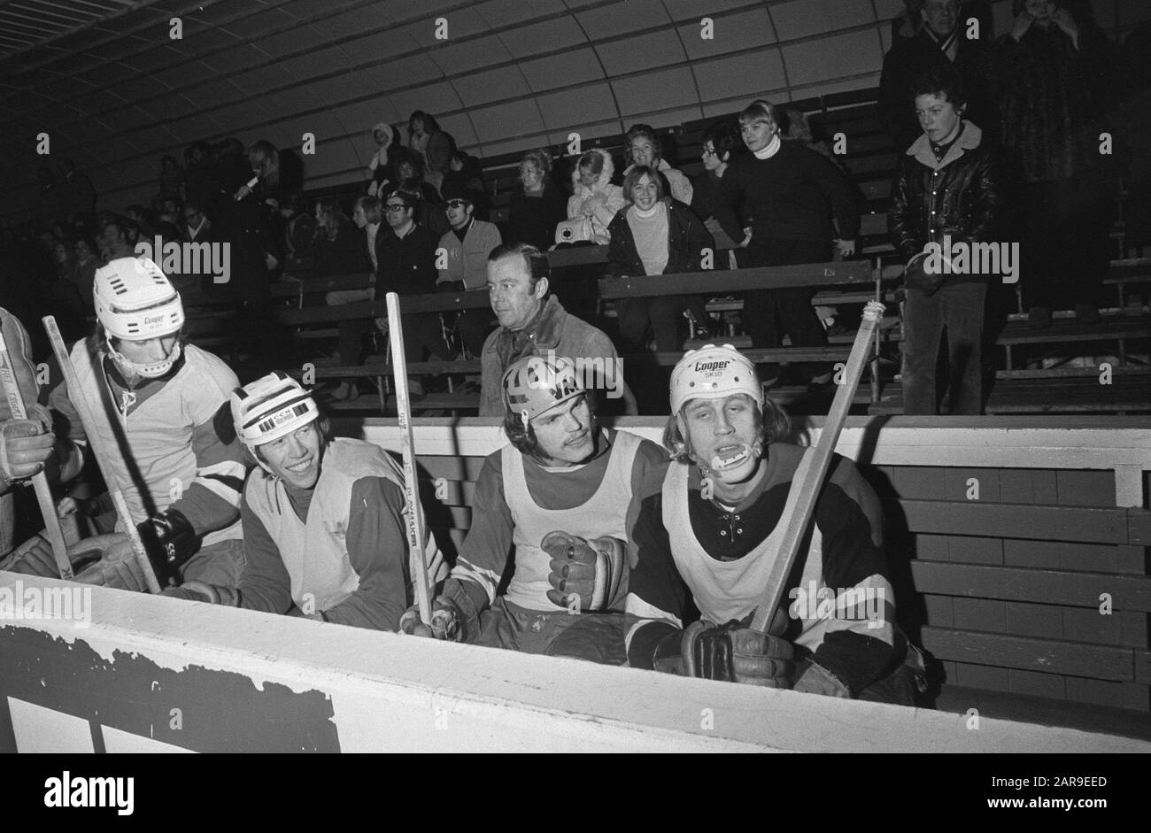 Hold match Black and White Stock Photos & Images - Alamy