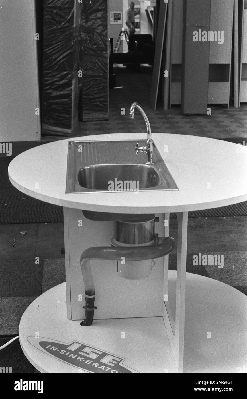 Sustainable kitchen Black and White Stock Photos & Images - Alamy