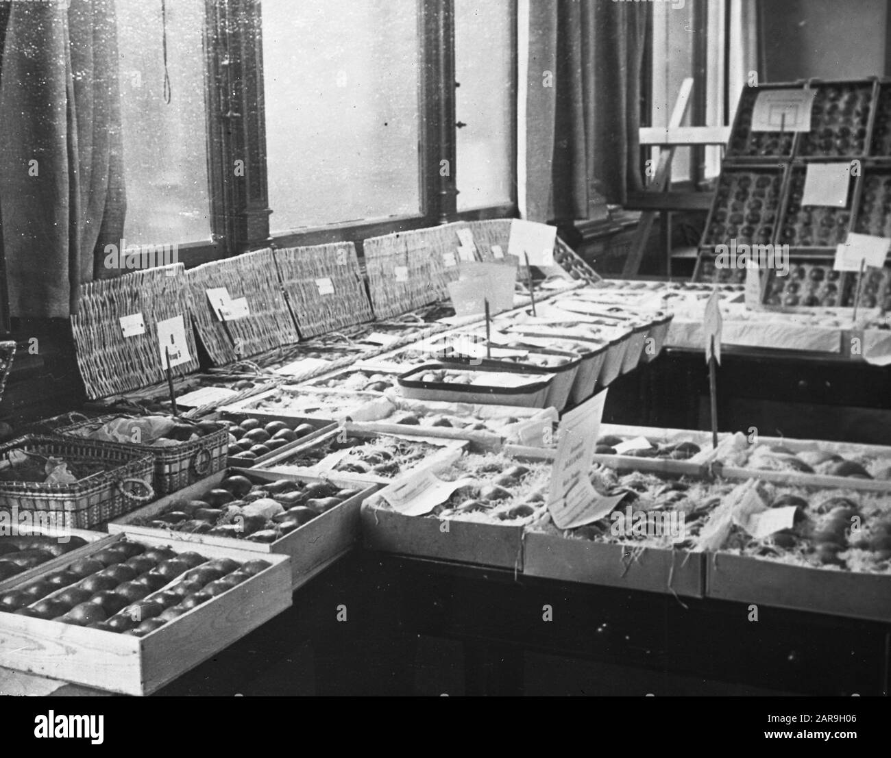 Fruit crate storage Black and White Stock Photos & Images - Alamy