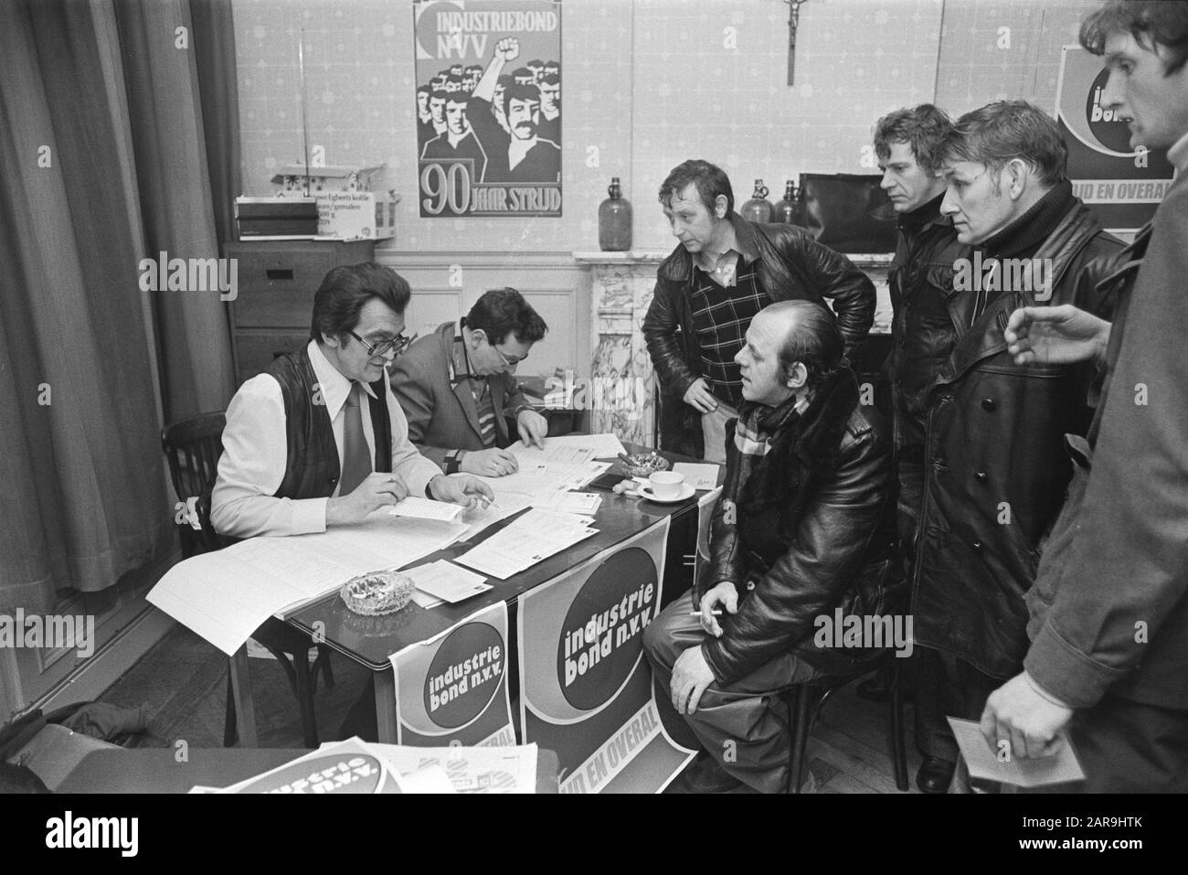 Employees calve delft hi-res stock photography and images - Alamy