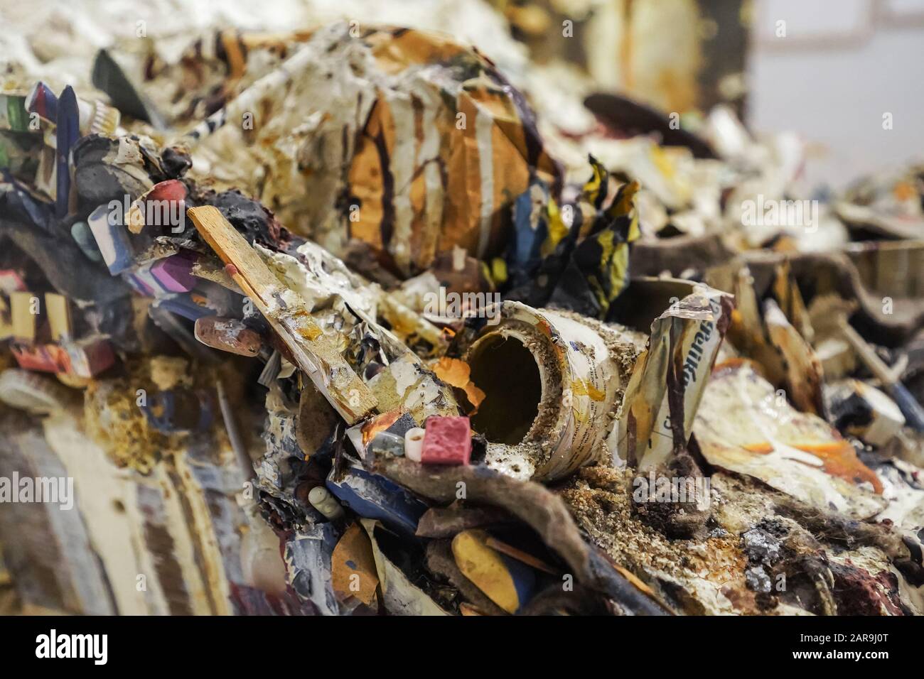 A close up pile of garbage Stock Photo - Alamy