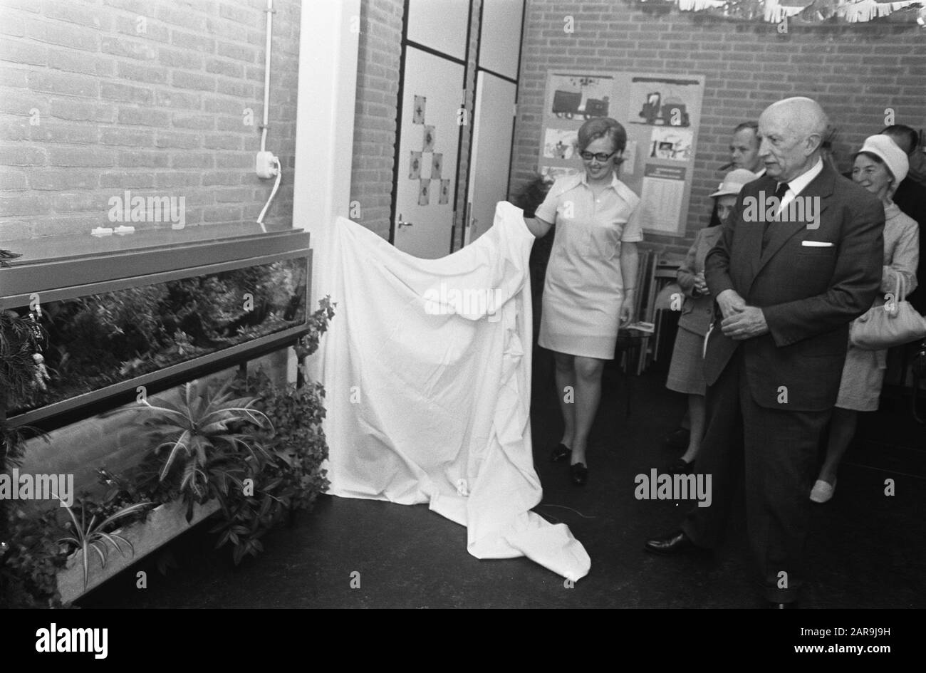 Buiksloot amsterdam alderman koets pulls sheet hi-res stock photography ...