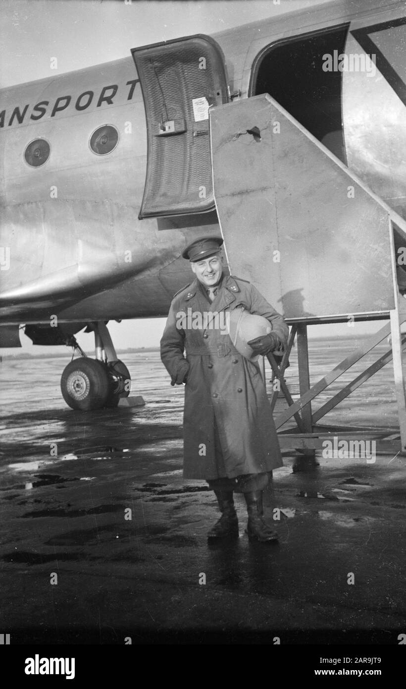 Captains uniform hi-res stock photography and images - Alamy