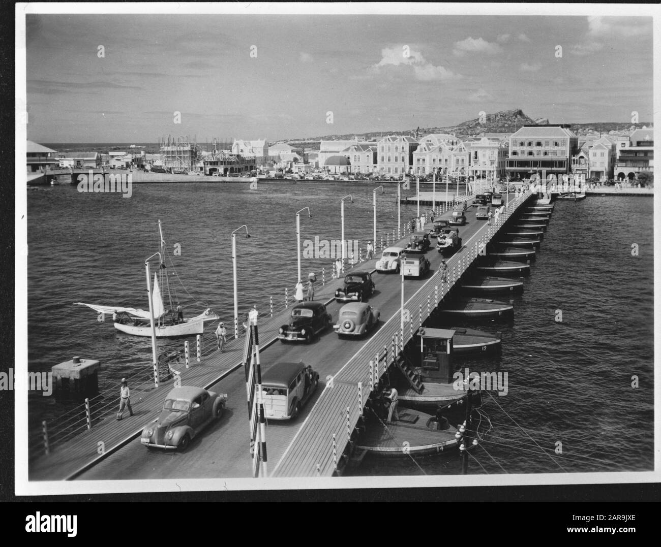 Wi [West Indies]/Anefo London series Willemstad (Curaçao). Emma bridge ...