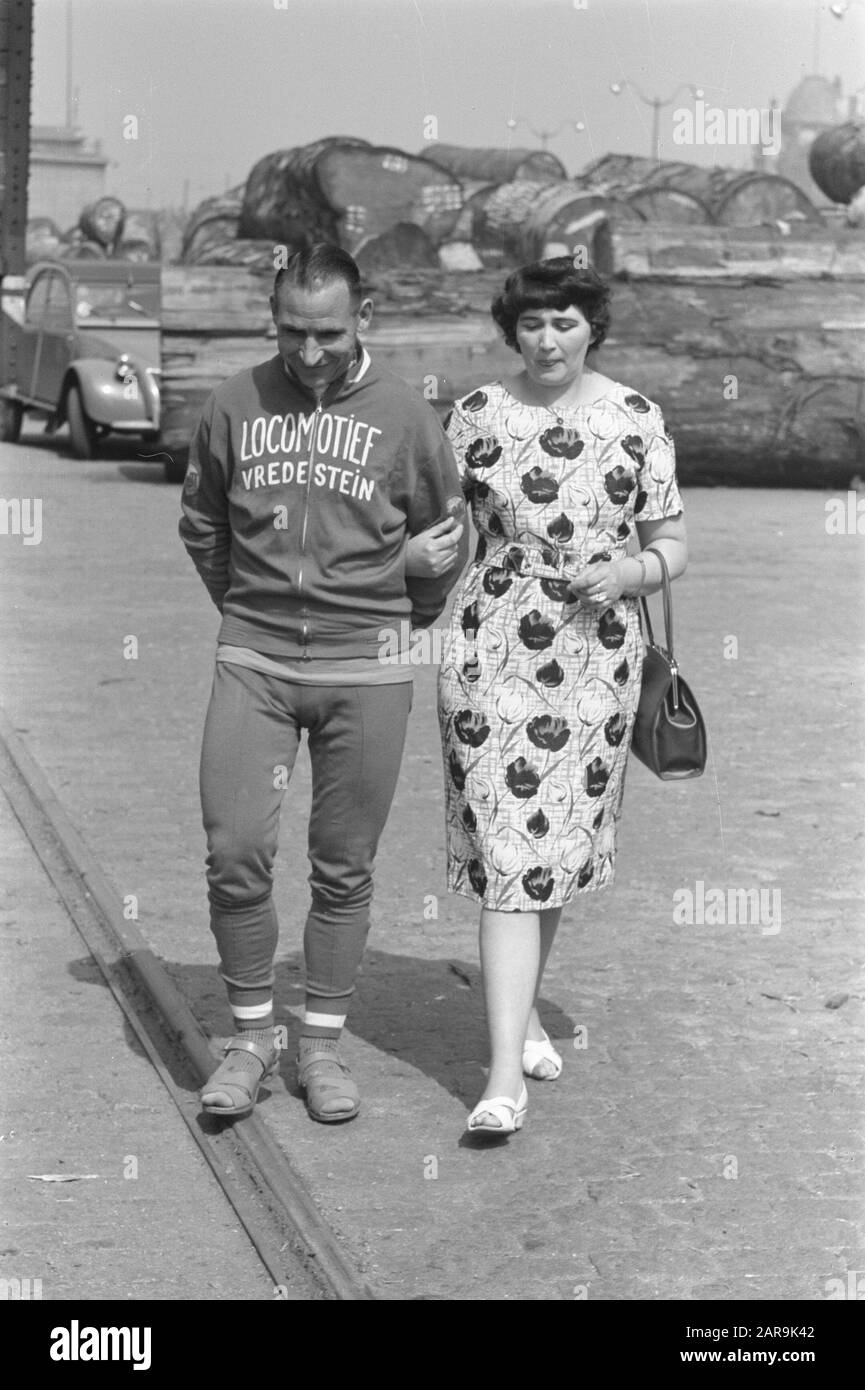 Tour de France 1961 Wim van Est with wife along the Seine Date: 23 June ...