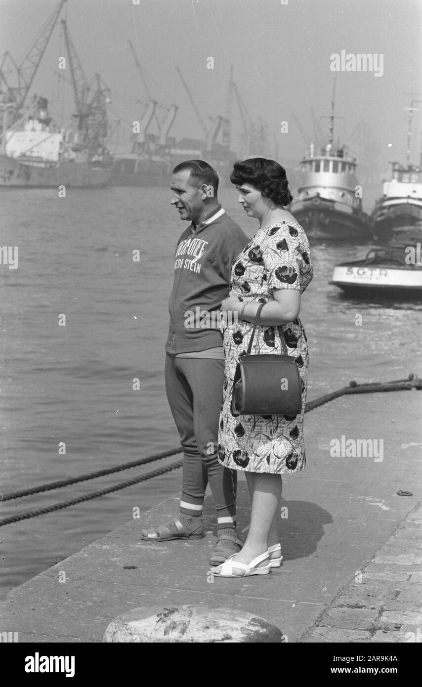 Tour de France 1961 Wim van Est with wife along the Seine Date: 23 June ...