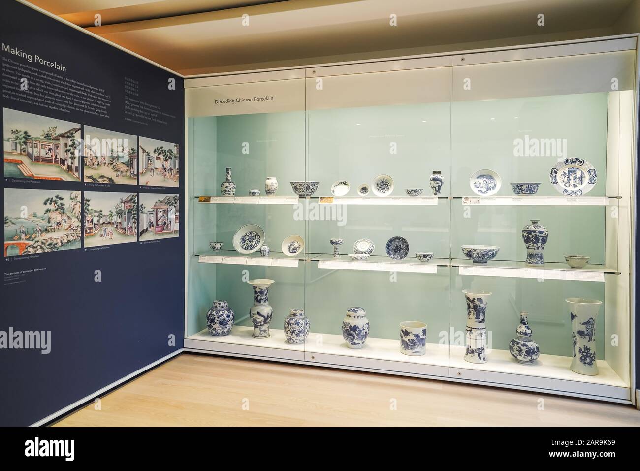 Chinese porcelain collection on display inside museum Stock Photo - Alamy