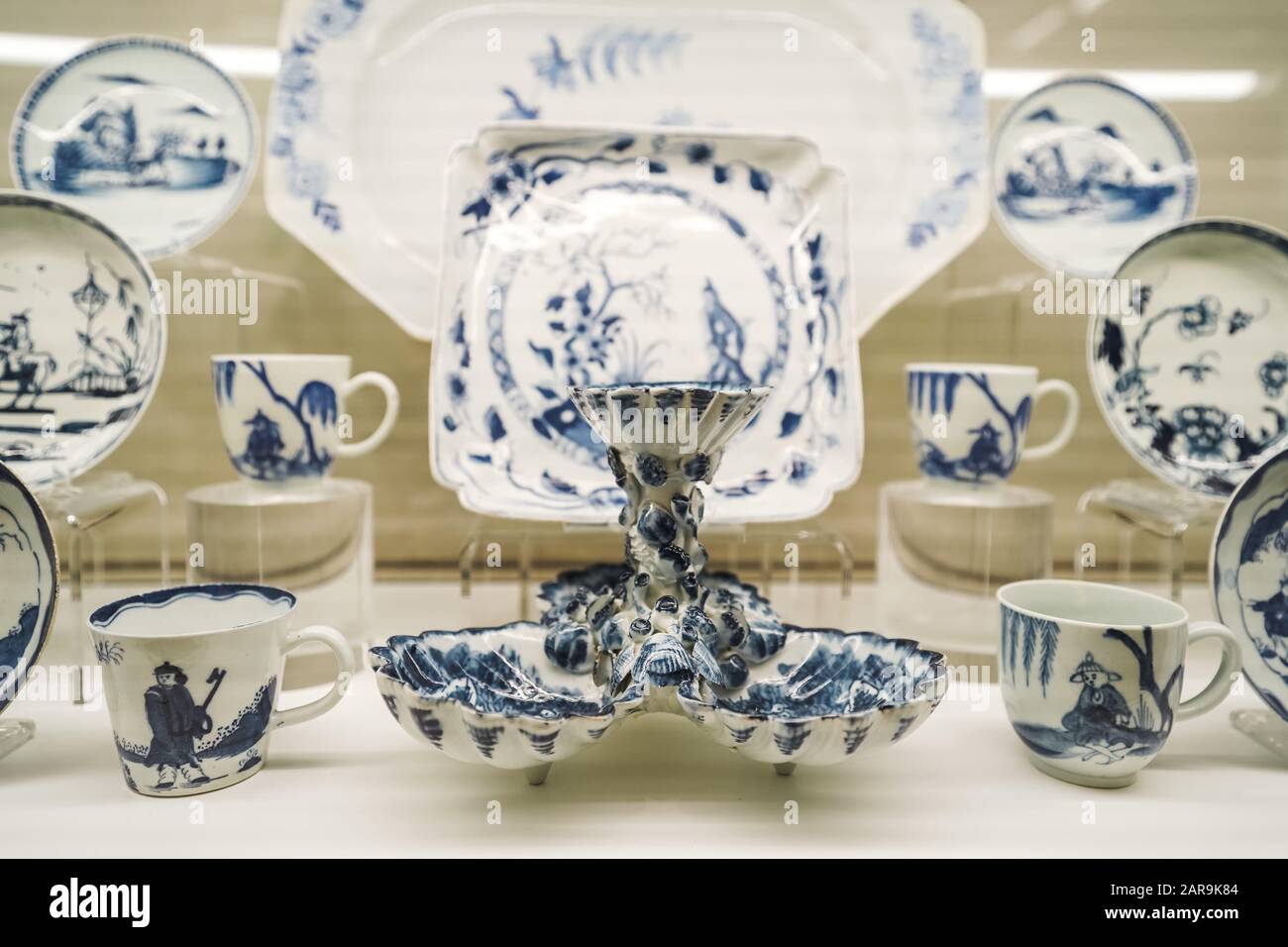 Chinese porcelain collection on display inside museum Stock Photo - Alamy