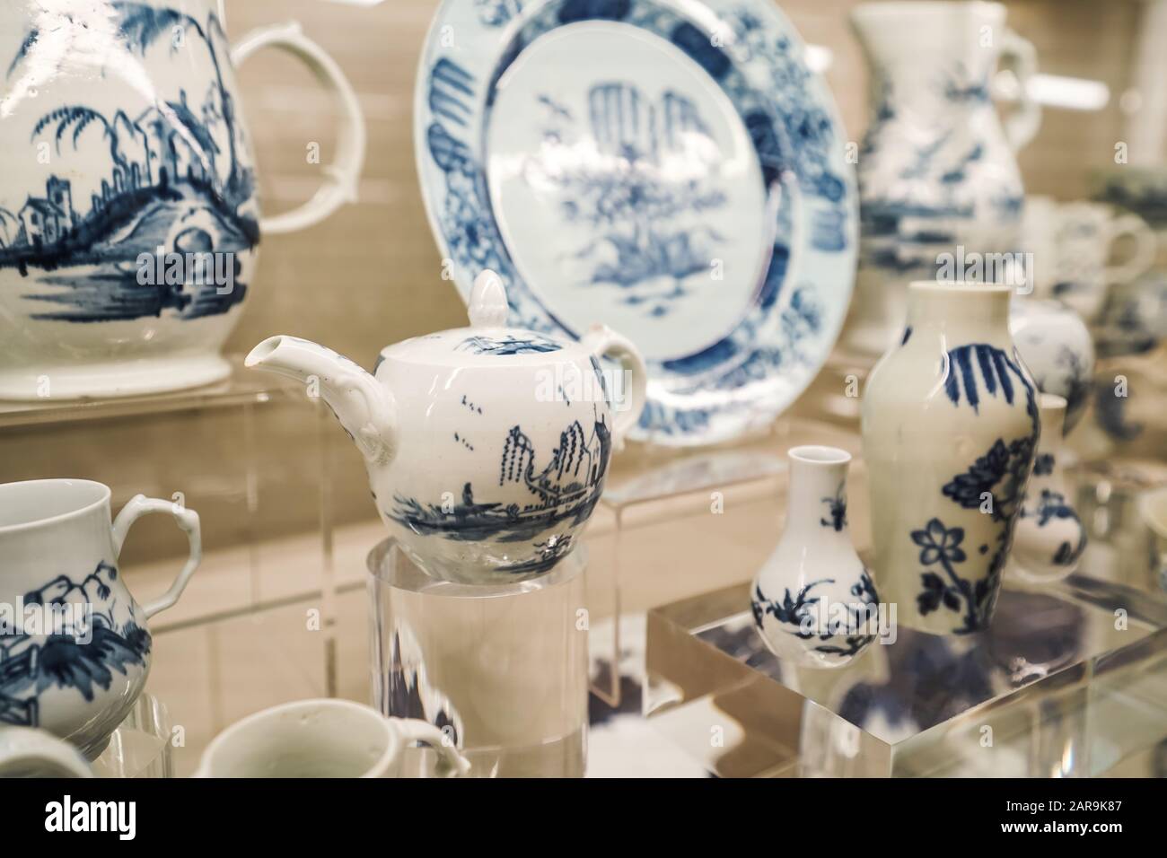 Chinese porcelain collection on display inside museum Stock Photo - Alamy