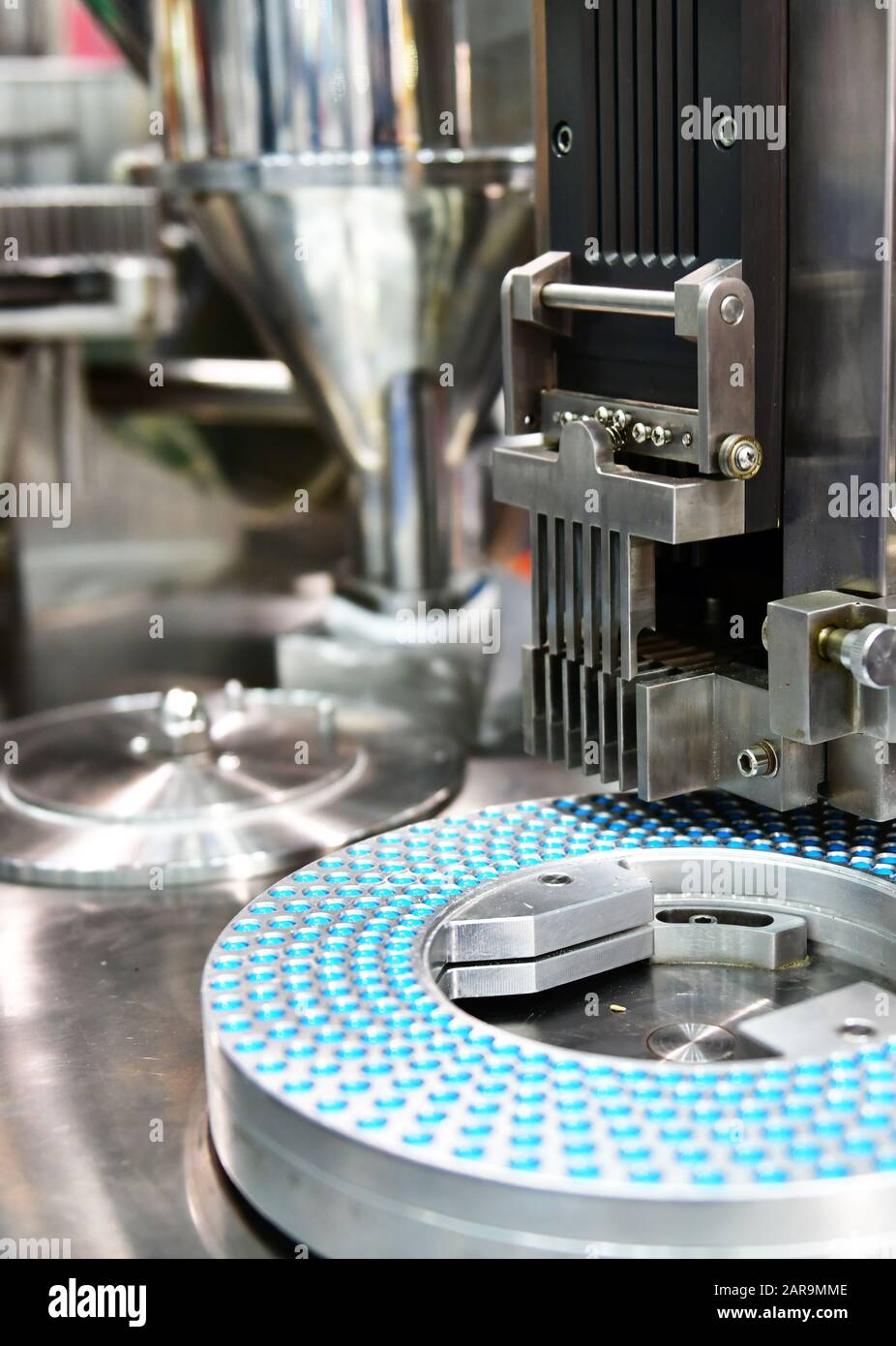 Blue capsule medicine pill production line, Industrial pharmaceutical ...