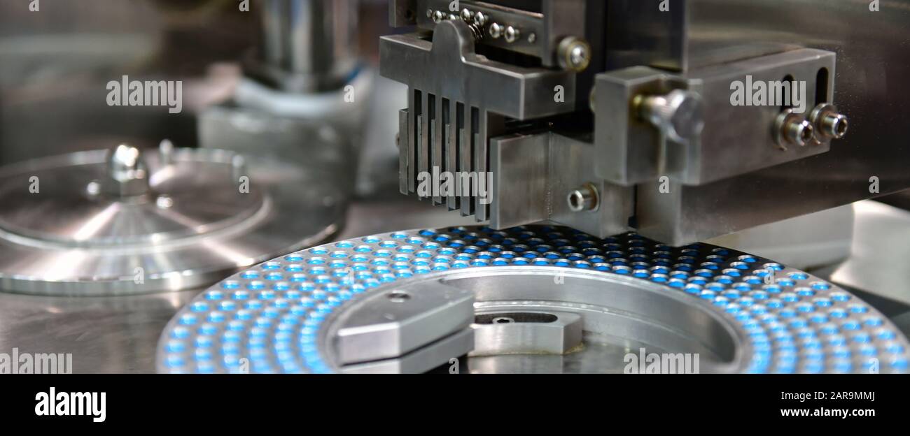 Pharmaceutical manufacturing process hi-res stock photography and ...