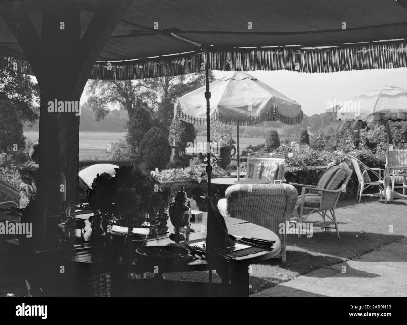English manor terrace Black and White Stock Photos & Images - Alamy