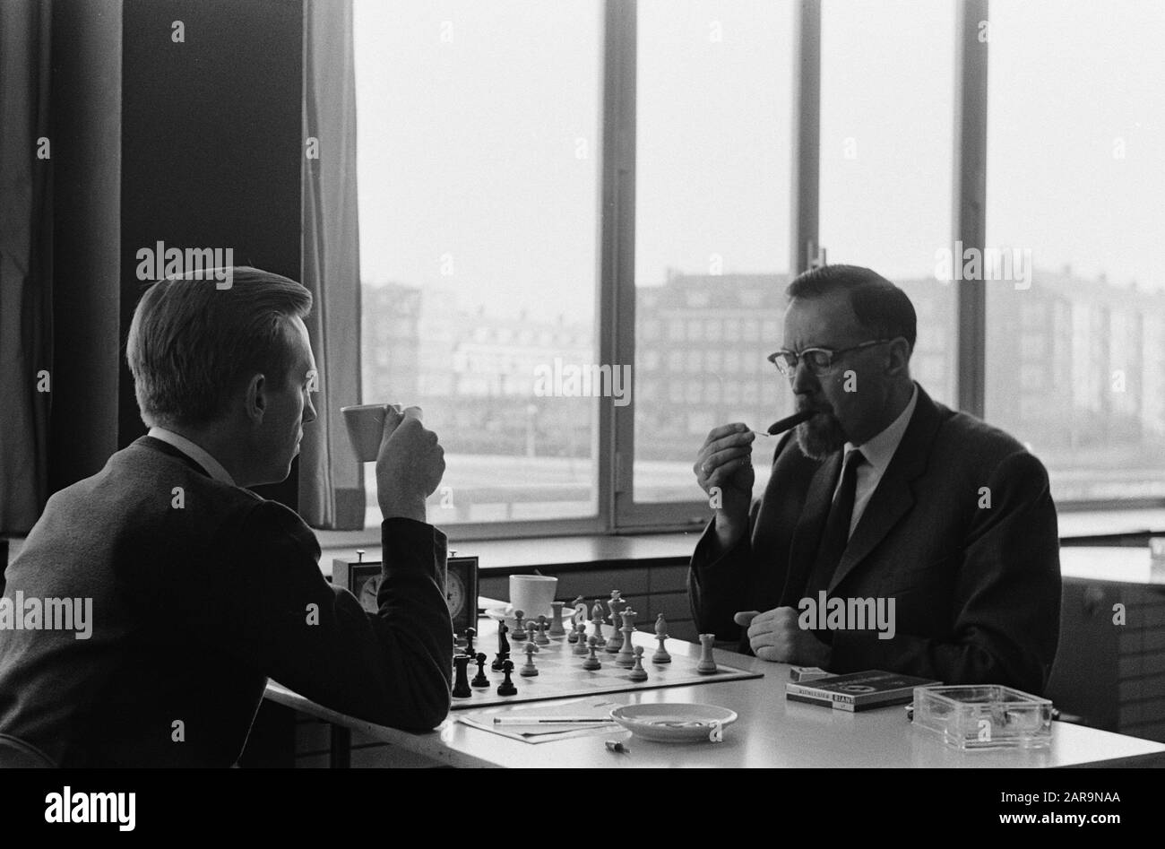 Prins smoking hi-res stock photography and images - Alamy