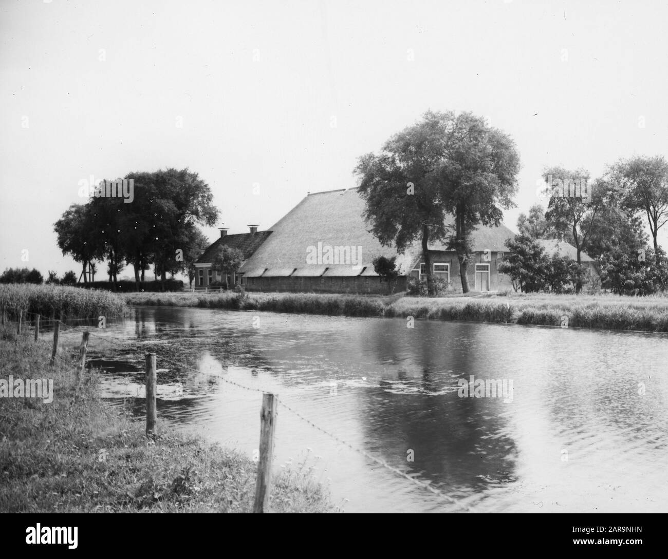 Modern farmhouse at Middelstum Date: undated Location: Middelstum ...
