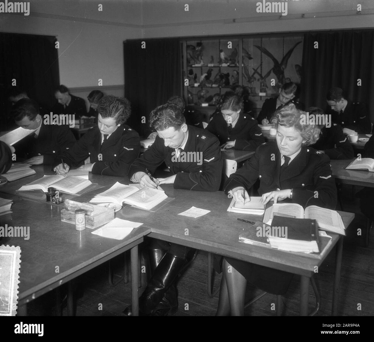 1950s police officers in uniform hi-res stock photography and images ...