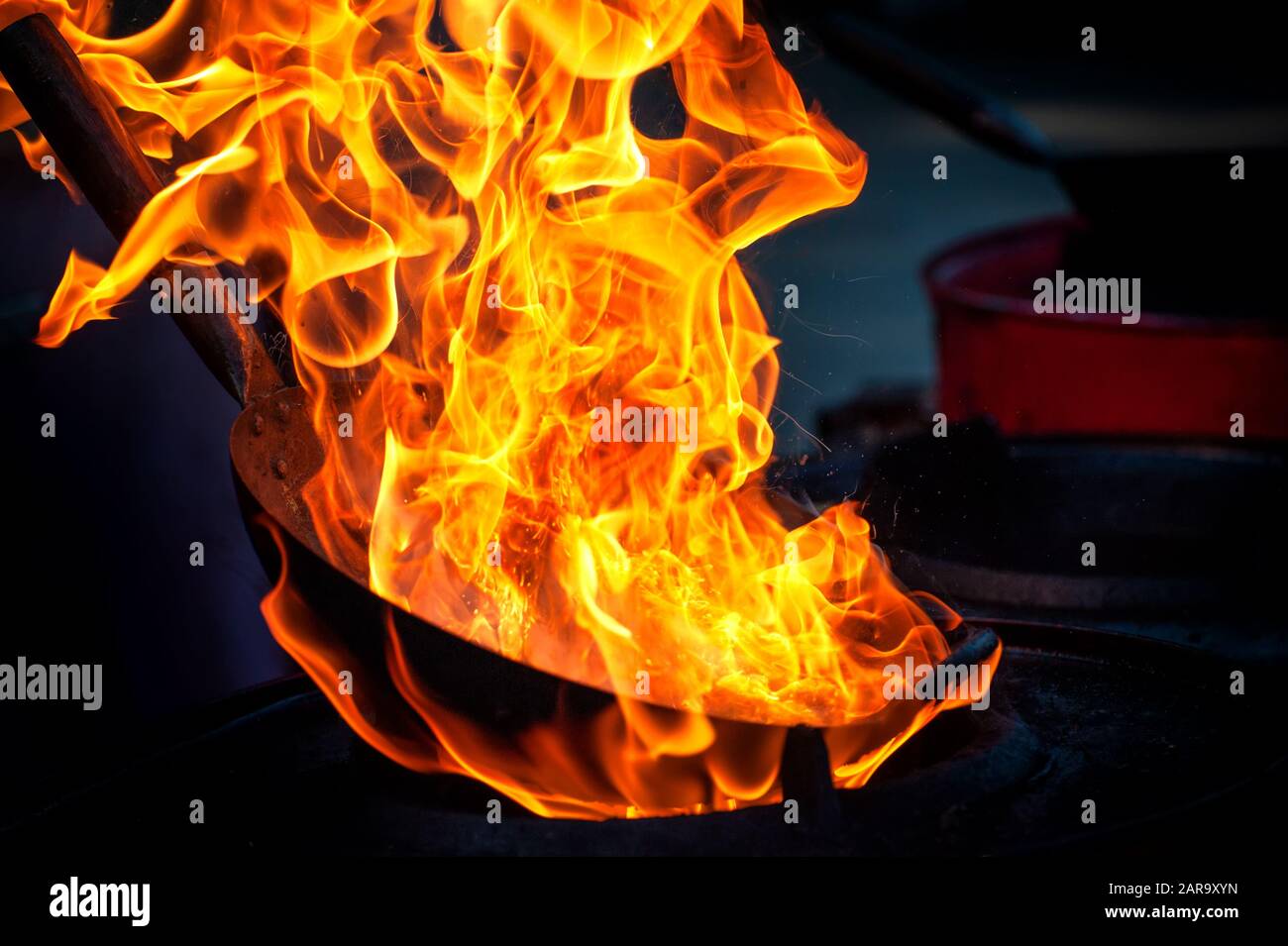 Chef cooking flame hi-res stock photography and images - Alamy