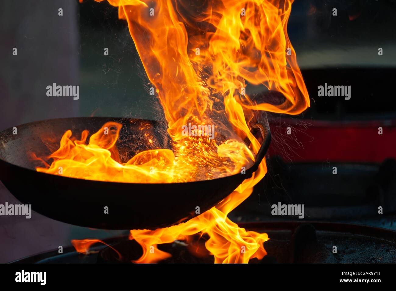 Kitchen restaurant flame hi-res stock photography and images - Alamy